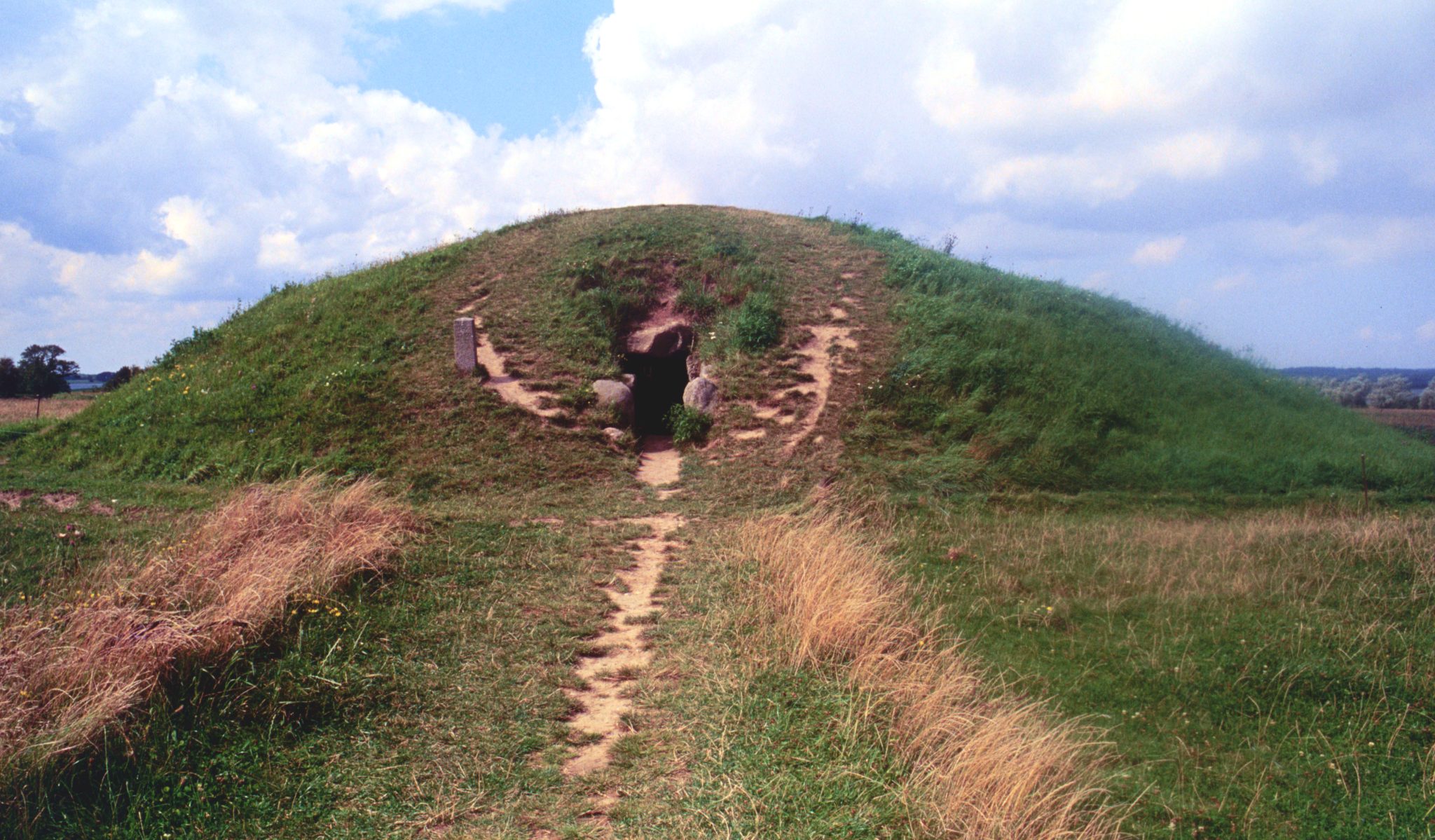 Dolmen and Passage tombs – Symbolism of chambered Megalithic Monuments ...